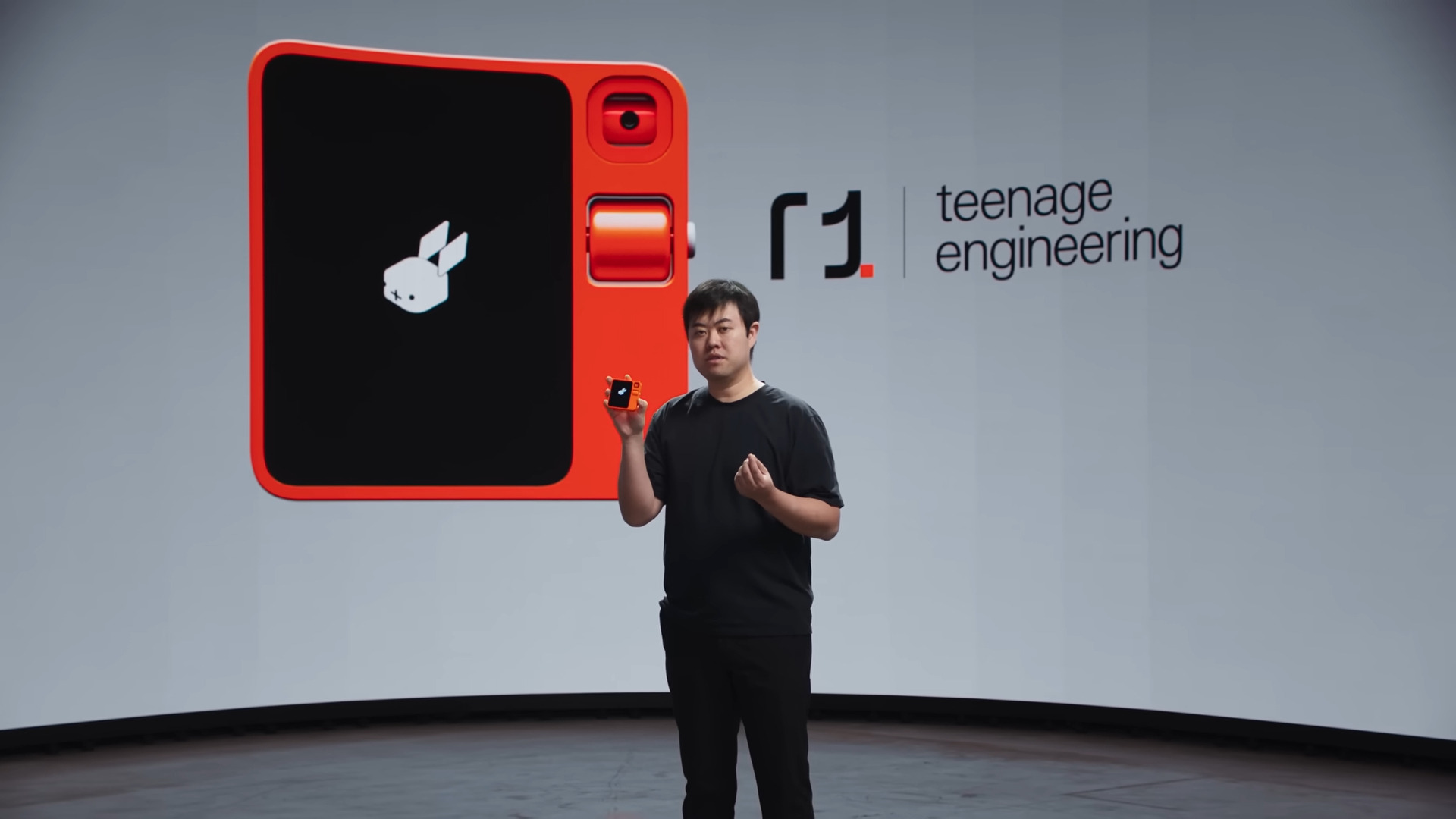 Rabbit R1 - PDA Dengan Asisten AI Paling Canggih - PintarTekno